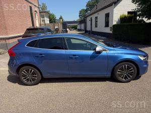 Blue Volvo V40 2019 in Riga, with an engine capacity of 2.00 L and mileage of 178 thousand km for 14499 €, photo 6 on AUTOMOTO.COM.LV