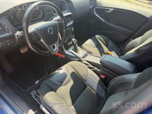 Blue Volvo V40 2019 in Riga, with an engine capacity of 2.00 L and mileage of 178 thousand km for 14499 €, photo 11 on AUTOMOTO.COM.LV