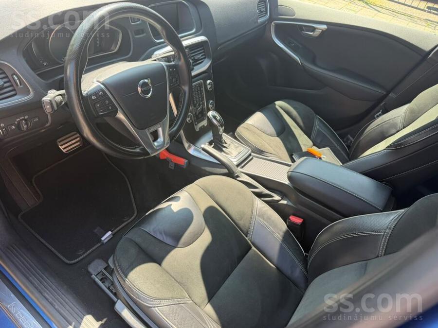 Blue Volvo V40 2019 in Riga, with an engine capacity of 2.00 L and mileage of 178 thousand km for 14499 €, photo 11 on AUTOMOTO.COM.LV