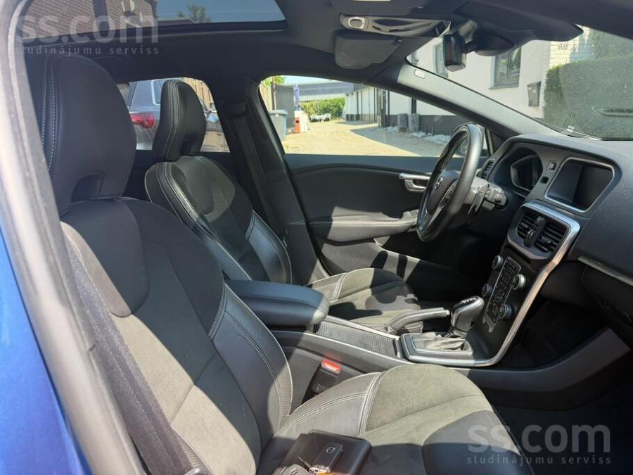 Blue Volvo V40 2019 in Riga, with an engine capacity of 2.00 L and mileage of 178 thousand km for 14499 €, photo 13 on AUTOMOTO.COM.LV