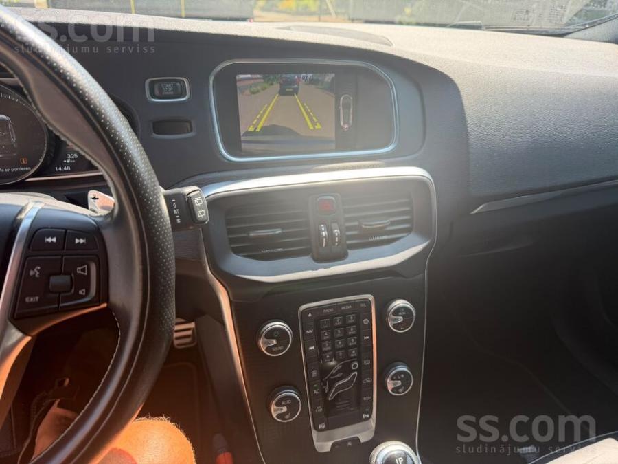 Blue Volvo V40 2019 in Riga, with an engine capacity of 2.00 L and mileage of 178 thousand km for 14499 €, photo 16 on AUTOMOTO.COM.LV
