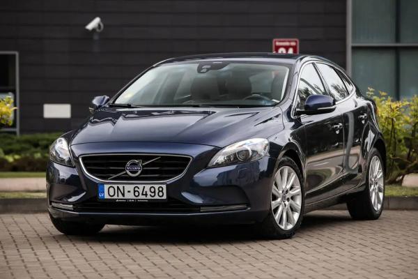 Zils Volvo V40 2014 Jelgava, ar dzinēja tilpumu 1.60 L un nobraukumu 221 tūkst. km par 6990 €, foto 1 vietnē AUTOMOTO.COM.LV