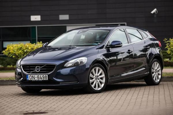 Zils Volvo V40 2014 Jelgava, ar dzinēja tilpumu 1.60 L un nobraukumu 221 tūkst. km par 6990 €, foto 2 vietnē AUTOMOTO.COM.LV