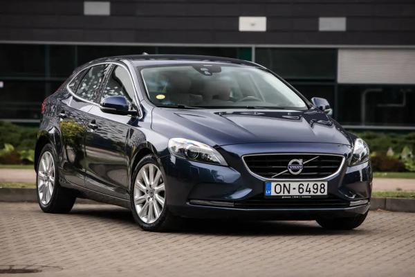 Zils Volvo V40 2014 Jelgava, ar dzinēja tilpumu 1.60 L un nobraukumu 221 tūkst. km par 6990 €, foto 3 vietnē AUTOMOTO.COM.LV