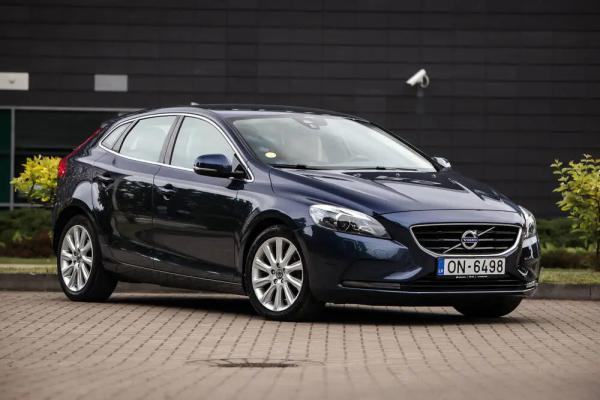 Zils Volvo V40 2014 Jelgava, ar dzinēja tilpumu 1.60 L un nobraukumu 221 tūkst. km par 6990 €, foto 4 vietnē AUTOMOTO.COM.LV