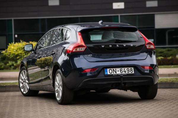 Zils Volvo V40 2014 Jelgava, ar dzinēja tilpumu 1.60 L un nobraukumu 221 tūkst. km par 6990 €, foto 9 vietnē AUTOMOTO.COM.LV