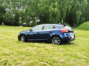 Zils Volvo V40 2015 Rīga, ar dzinēja tilpumu 2.00 L un nobraukumu 253 tūkst. km par 7200 €, foto 3 vietnē AUTOMOTO.COM.LV