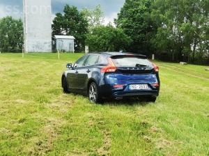 Zils Volvo V40 2015 Rīga, ar dzinēja tilpumu 2.00 L un nobraukumu 253 tūkst. km par 7200 €, foto 4 vietnē AUTOMOTO.COM.LV