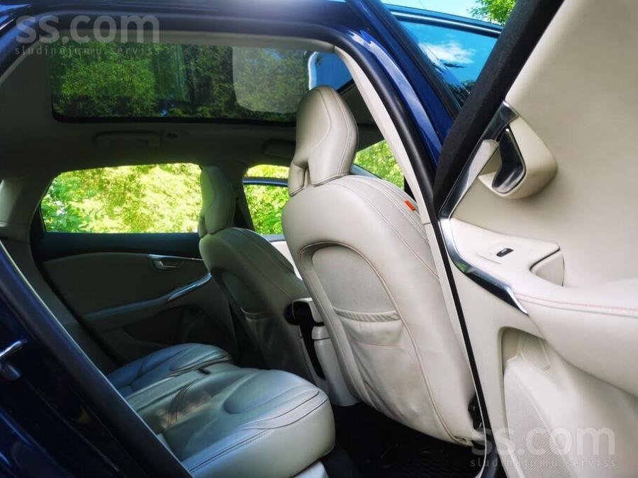 Zils Volvo V40 2015 Rīga, ar dzinēja tilpumu 2.00 L un nobraukumu 253 tūkst. km par 7200 €, foto 7 vietnē AUTOMOTO.COM.LV