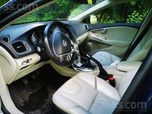 Zils Volvo V40 2015 Rīga, ar dzinēja tilpumu 2.00 L un nobraukumu 253 tūkst. km par 7200 €, foto 8 vietnē AUTOMOTO.COM.LV