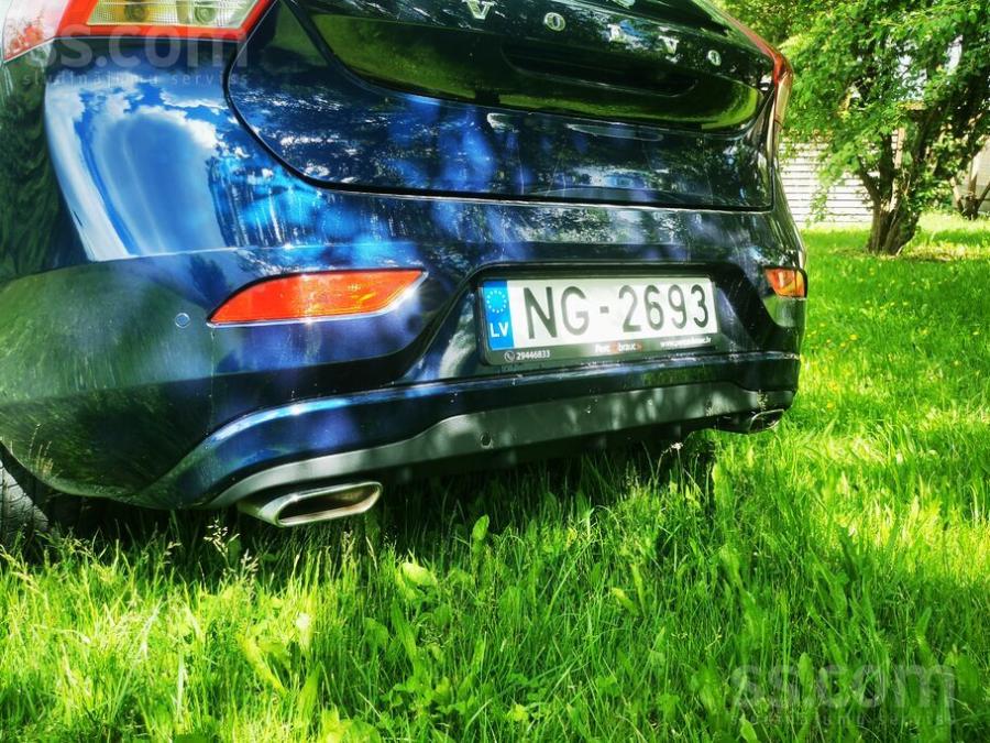 Zils Volvo V40 2015 Rīga, ar dzinēja tilpumu 2.00 L un nobraukumu 253 tūkst. km par 7200 €, foto 9 vietnē AUTOMOTO.COM.LV