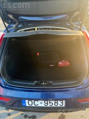 Zils Volvo V40 2015 Cēsis, ar dzinēja tilpumu 2.00 L un nobraukumu 206 tūkst. km par 5300 €, foto 3 vietnē AUTOMOTO.COM.LV