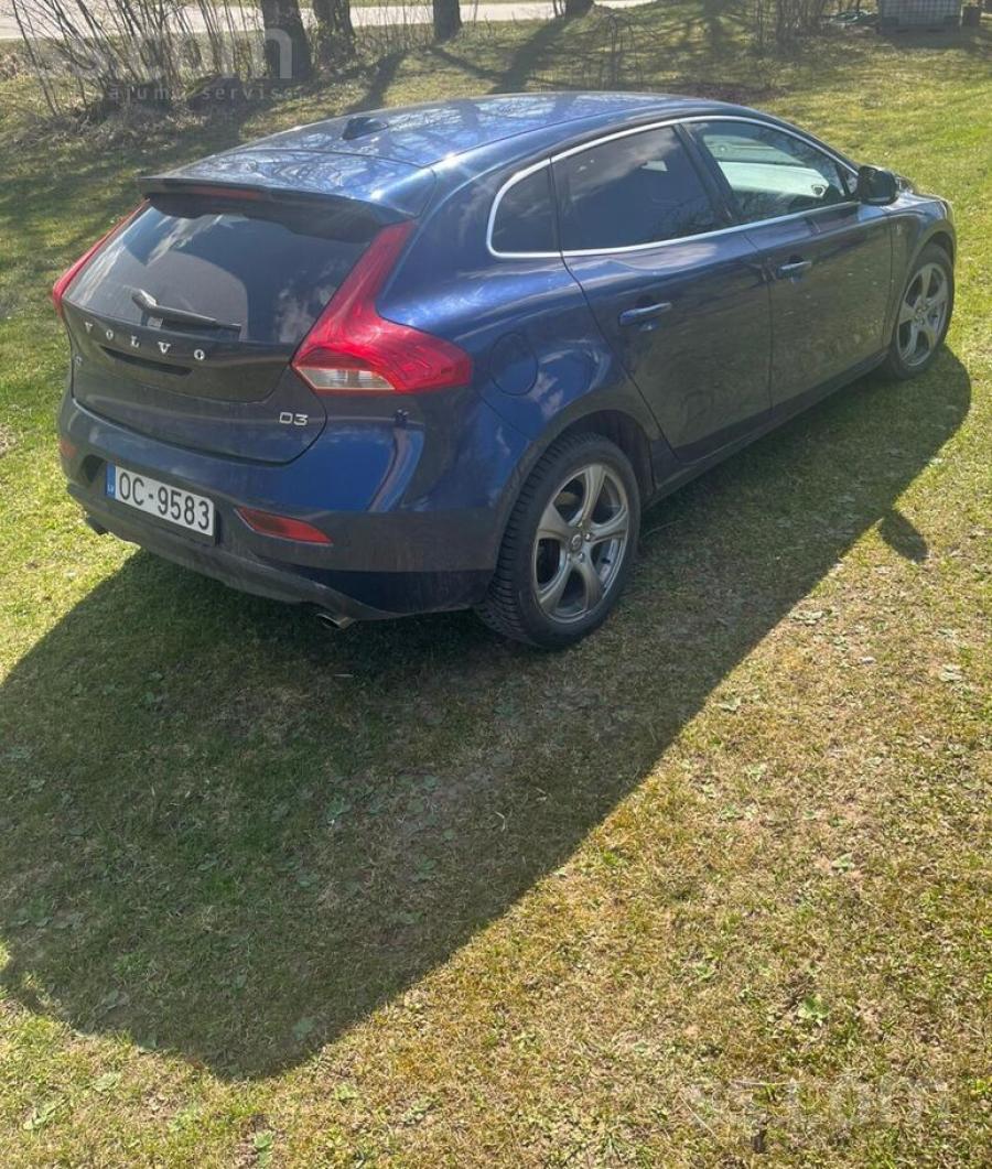 Zils Volvo V40 2015 Cēsis, ar dzinēja tilpumu 2.00 L un nobraukumu 206 tūkst. km par 5300 €, foto 6 vietnē AUTOMOTO.COM.LV