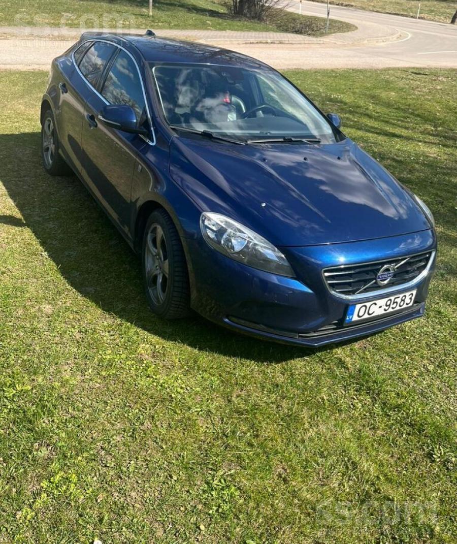 Zils Volvo V40 2015 Cēsis, ar dzinēja tilpumu 2.00 L un nobraukumu 206 tūkst. km par 5300 €, foto 9 vietnē AUTOMOTO.COM.LV