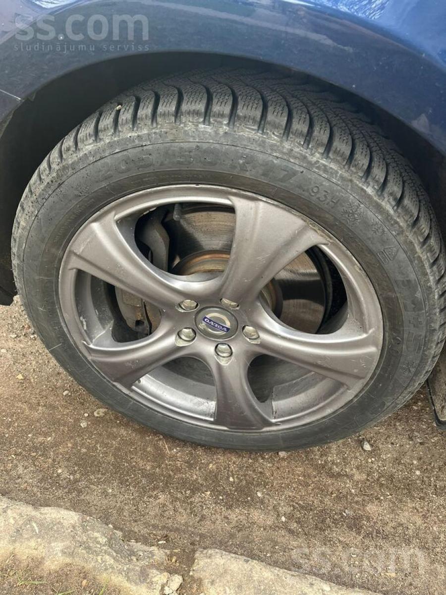 Zils Volvo V40 2015 Cēsis, ar dzinēja tilpumu 2.00 L un nobraukumu 206 tūkst. km par 5300 €, foto 11 vietnē AUTOMOTO.COM.LV