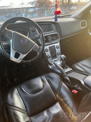 Zils Volvo V40 2015 Cēsis, ar dzinēja tilpumu 2.00 L un nobraukumu 206 tūkst. km par 5300 €, foto 15 vietnē AUTOMOTO.COM.LV