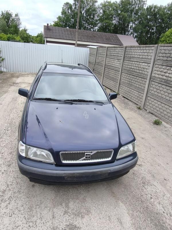 Blue Volvo V40 1998 in Panevezys, with an engine capacity of 1.60 L and mileage of 170 thousand km for 250 €, photo 2 on AUTOMOTO.COM.LV