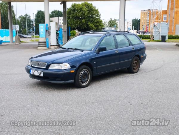 Zils Volvo V40 1998 Tartu, ar dzinēja tilpumu 1.60 L un nobraukumu 260 tūkst. km par 500 €, foto 2 vietnē AUTOMOTO.COM.LV