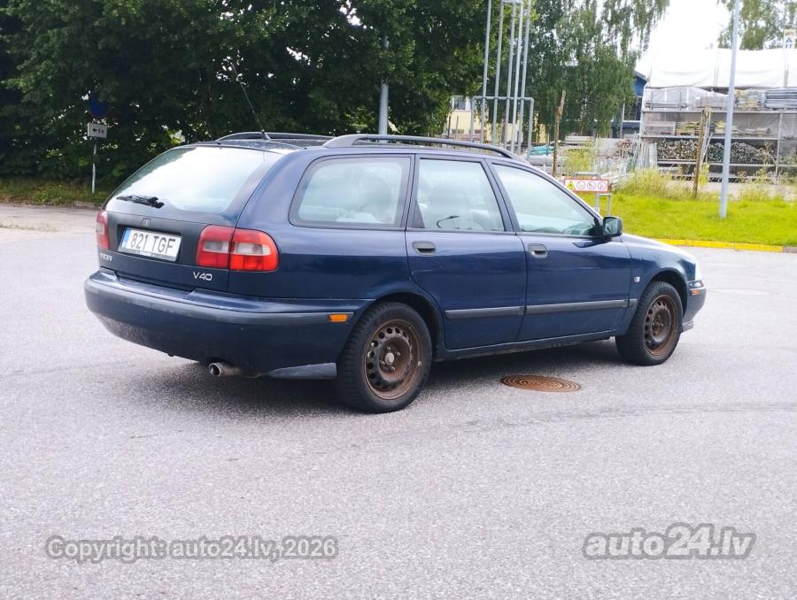 Zils Volvo V40 1998 Tartu, ar dzinēja tilpumu 1.60 L un nobraukumu 260 tūkst. km par 500 €, foto 4 vietnē AUTOMOTO.COM.LV