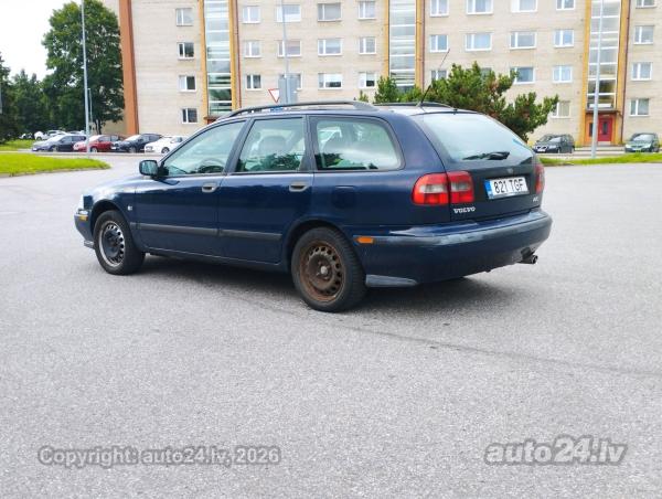Zils Volvo V40 1998 Tartu, ar dzinēja tilpumu 1.60 L un nobraukumu 260 tūkst. km par 500 €, foto 4 vietnē AUTOMOTO.COM.LV