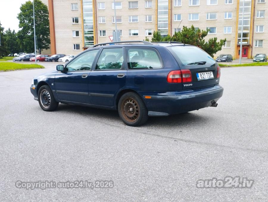 Zils Volvo V40 1998 Tartu, ar dzinēja tilpumu 1.60 L un nobraukumu 260 tūkst. km par 500 €, foto 5 vietnē AUTOMOTO.COM.LV