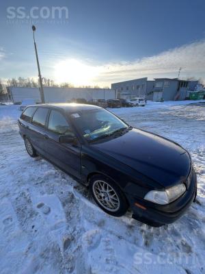 Blue Volvo V40 1999 in Riga, with an engine capacity of 2.00 L and mileage of 278 thousand km for 550 €, photo  on AUTOMOTO.COM.LV