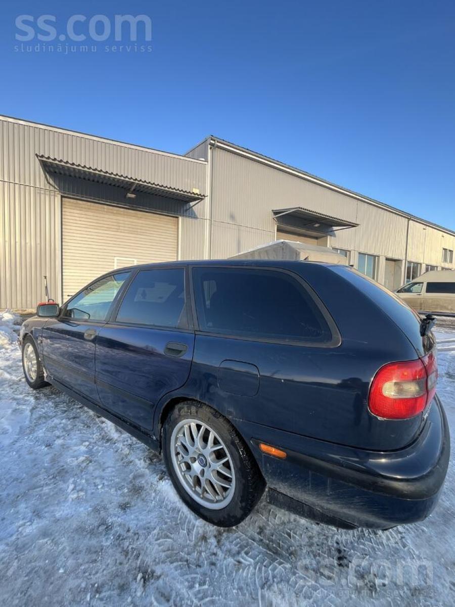 Blue Volvo V40 1999 in Riga, with an engine capacity of 2.00 L and mileage of 278 thousand km for 550 €, photo 3 on AUTOMOTO.COM.LV