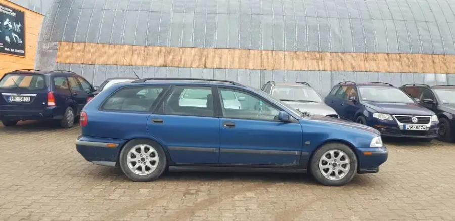 Blue Volvo V40 1999 in Valmiera, with an engine capacity of 1.90 L and mileage of 312 thousand km for 1000 €, photo 3 on AUTOMOTO.COM.LV
