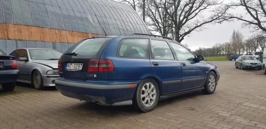 Blue Volvo V40 1999 in Valmiera, with an engine capacity of 1.90 L and mileage of 312 thousand km for 1000 €, photo 4 on AUTOMOTO.COM.LV