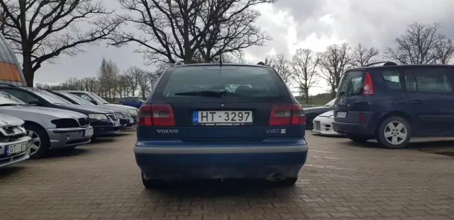 Blue Volvo V40 1999 in Valmiera, with an engine capacity of 1.90 L and mileage of 312 thousand km for 1000 €, photo 5 on AUTOMOTO.COM.LV