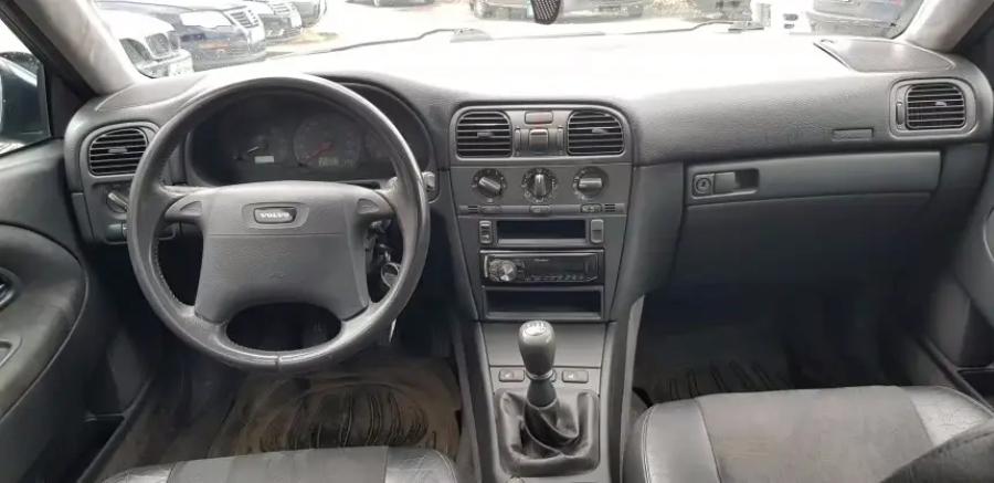 Blue Volvo V40 1999 in Valmiera, with an engine capacity of 1.90 L and mileage of 312 thousand km for 1000 €, photo 10 on AUTOMOTO.COM.LV