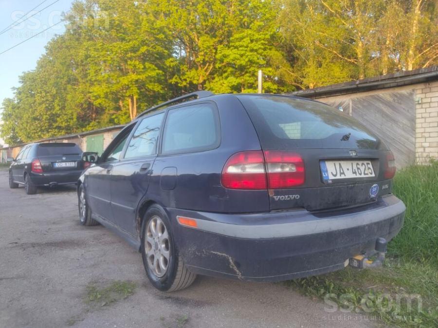 Blue Volvo V40 2001 in Riga, with an engine capacity of 1.90 L and mileage of 400 thousand km for 480 €, photo 1 on AUTOMOTO.COM.LV