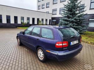 Blue Volvo V40 2001 in Vilnius, with an engine capacity of 1.90 L and mileage of 290 thousand km for 850 €, photo 2 on AUTOMOTO.COM.LV