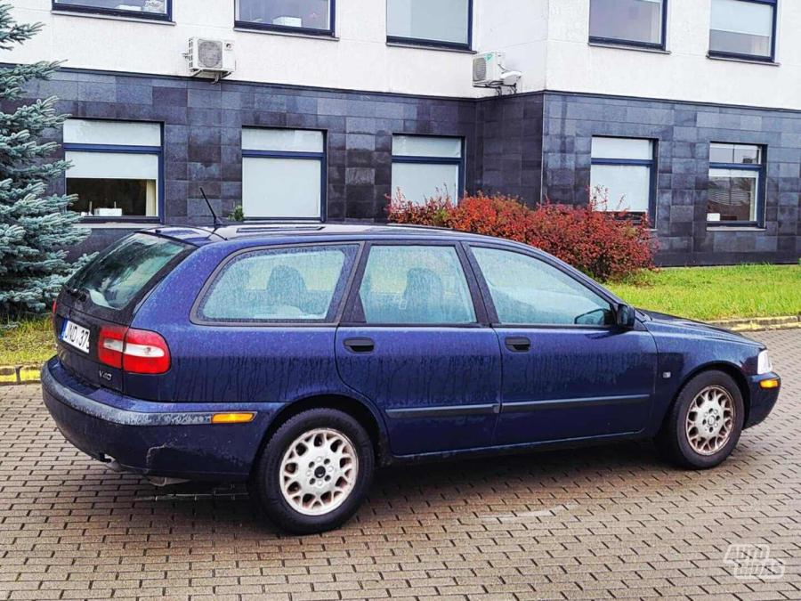 Blue Volvo V40 2001 in Vilnius, with an engine capacity of 1.90 L and mileage of 290 thousand km for 850 €, photo 4 on AUTOMOTO.COM.LV
