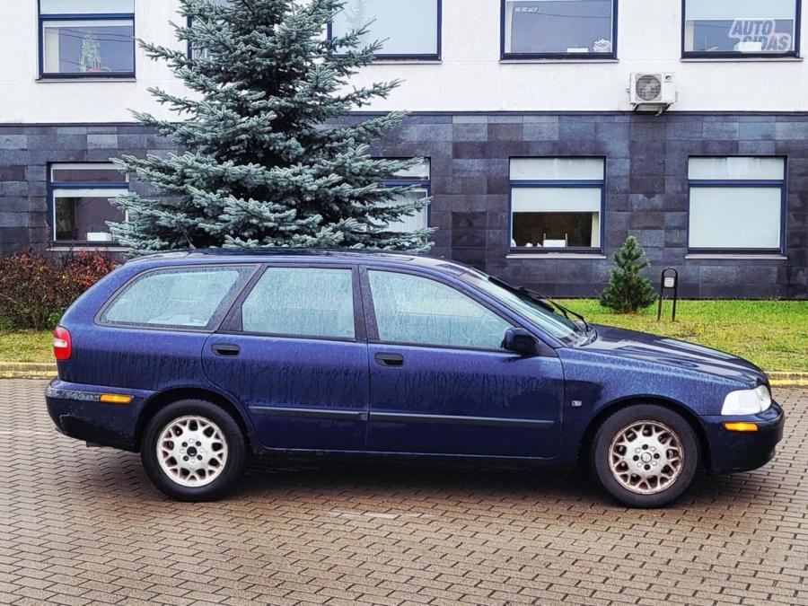 Blue Volvo V40 2001 in Vilnius, with an engine capacity of 1.90 L and mileage of 290 thousand km for 850 €, photo 20 on AUTOMOTO.COM.LV
