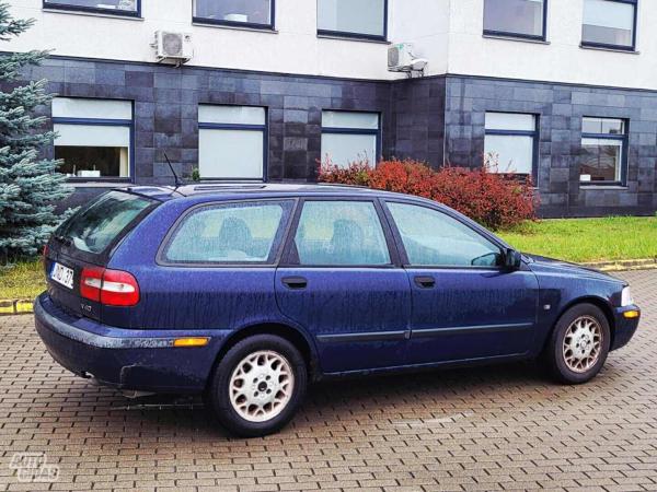 Blue Volvo V40 2001 in Vilnius, with an engine capacity of 1.90 L and mileage of 350 thousand km for 850 €, photo 4 on AUTOMOTO.COM.LV