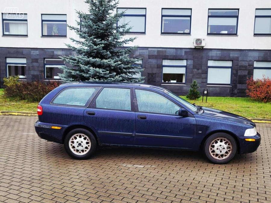Zils Volvo V40 2001 Viļņa, ar dzinēja tilpumu 1.90 L un nobraukumu 350 tūkst. km par 850 €, foto 10 vietnē AUTOMOTO.COM.LV