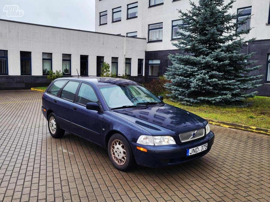 Zils Volvo V40 2001 Viļņa, ar dzinēja tilpumu 1.90 L un nobraukumu 350 tūkst. km par 850 €, foto 11 vietnē AUTOMOTO.COM.LV