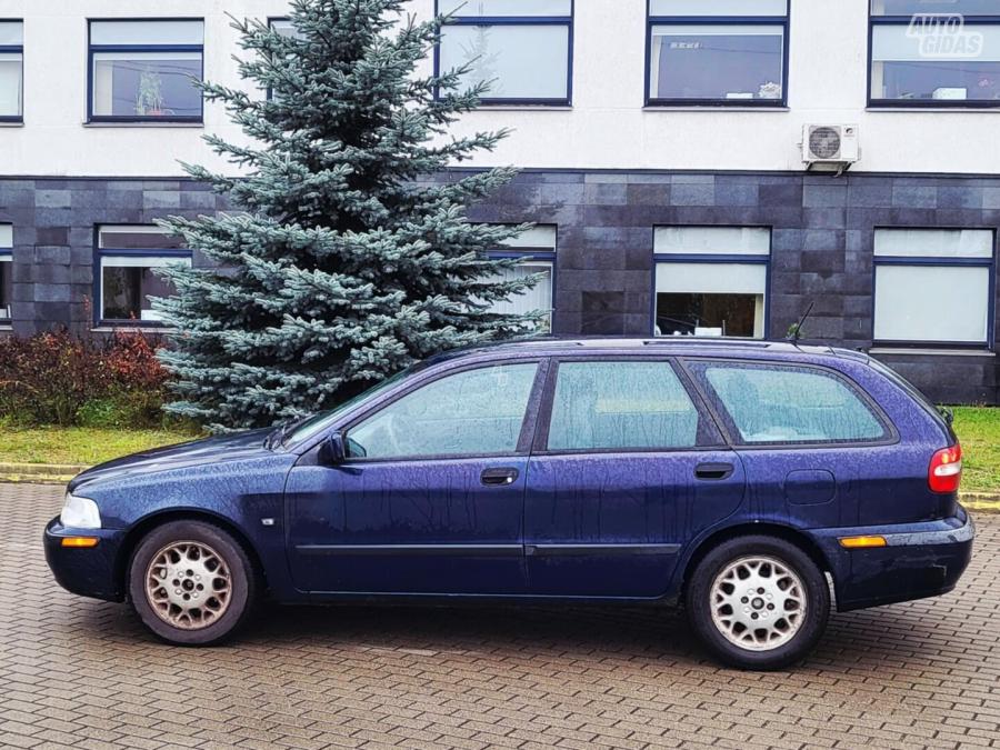 Zils Volvo V40 2001 Viļņa, ar dzinēja tilpumu 1.90 L un nobraukumu 350 tūkst. km par 850 €, foto 16 vietnē AUTOMOTO.COM.LV