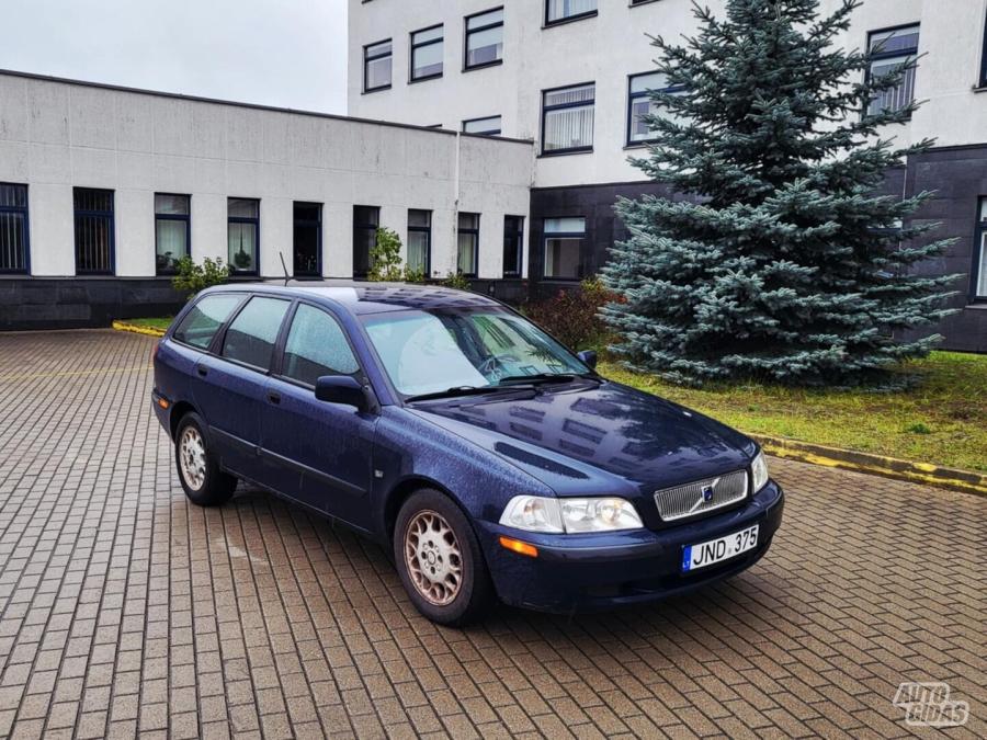 Zils Volvo V40 2001 Viļņa, ar dzinēja tilpumu 1.90 L un nobraukumu 350 tūkst. km par 850 €, foto 22 vietnē AUTOMOTO.COM.LV