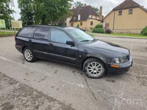 Zils Volvo V40 2001 Valmiera, ar dzinēja tilpumu 1.90 L un nobraukumu 340 tūkst. km par 680 €, foto  vietnē AUTOMOTO.COM.LV