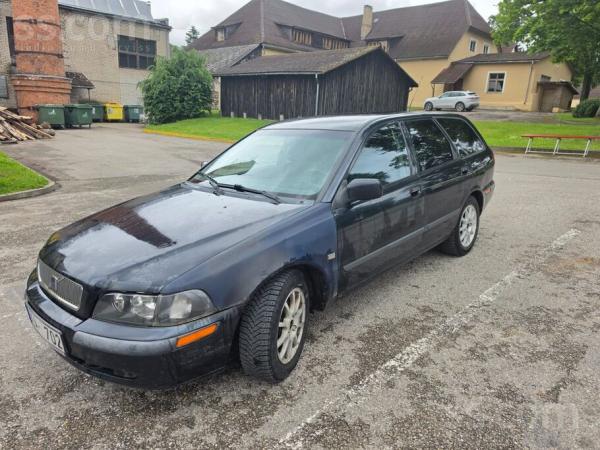 Zils Volvo V40 2001 Valmiera, ar dzinēja tilpumu 1.90 L un nobraukumu 340 tūkst. km par 680 €, foto 2 vietnē AUTOMOTO.COM.LV