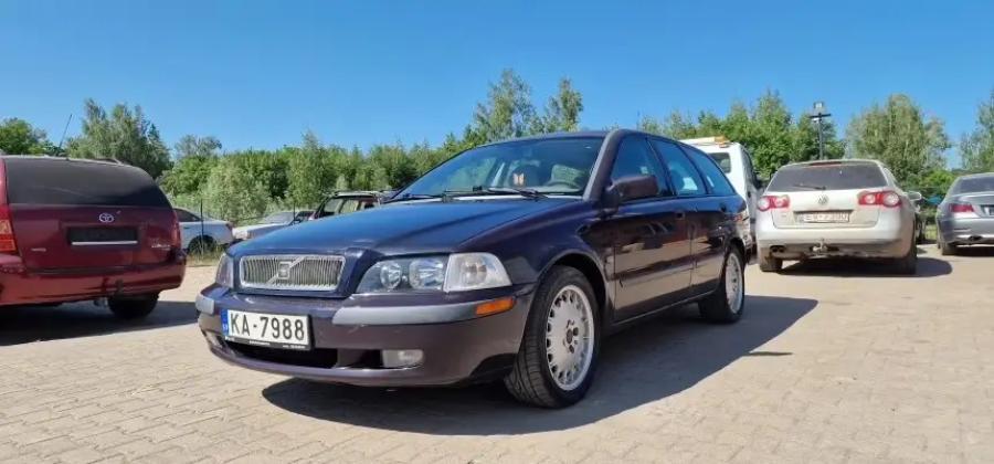 Синий Вольво В40 2001 в Валмиера, объемом двигателя 1.90 л и пробегом 339 тыс. км за 750 €, фото 8 на AUTOMOTO.COM.LV