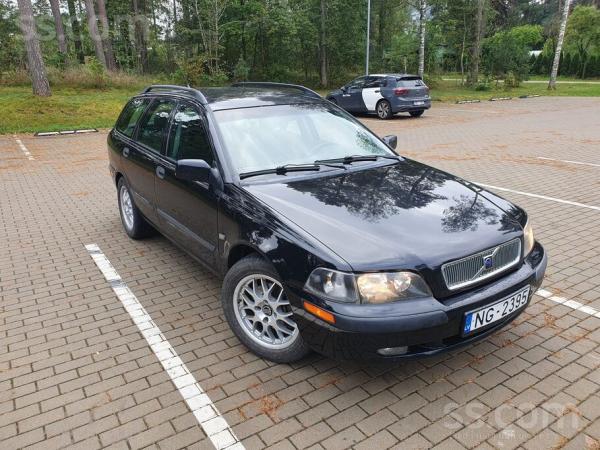 Синий Вольво В40 2001 в Рига, объемом двигателя 2.00 л и пробегом 267 тыс. км за 800 €, фото 2 на AUTOMOTO.COM.LV