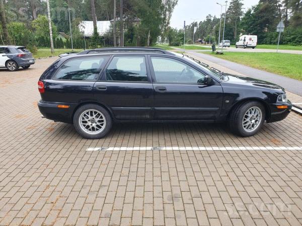 Синий Вольво В40 2001 в Рига, объемом двигателя 2.00 л и пробегом 267 тыс. км за 800 €, фото 3 на AUTOMOTO.COM.LV