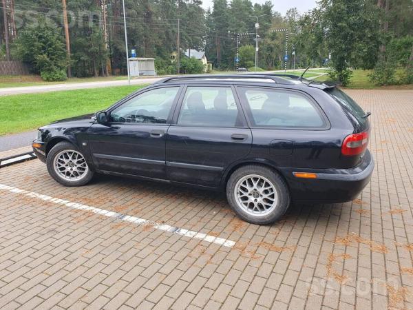 Синий Вольво В40 2001 в Рига, объемом двигателя 2.00 л и пробегом 267 тыс. км за 800 €, фото 5 на AUTOMOTO.COM.LV