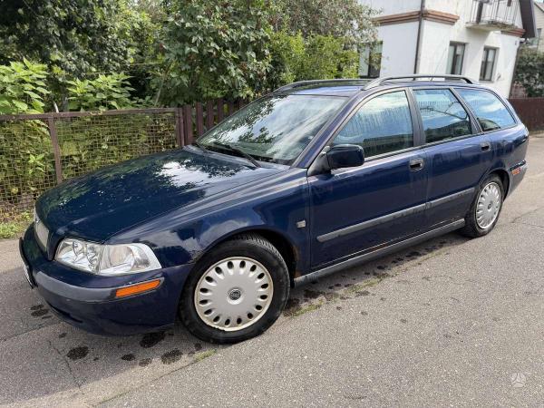 Blue Volvo V40 2001 in Kaunas, with an engine capacity of 1.87 L and mileage of 235 thousand km for 650 €, photo 2 on AUTOMOTO.COM.LV