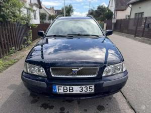 Blue Volvo V40 2001 in Kaunas, with an engine capacity of 1.87 L and mileage of 235 thousand km for 650 €, photo 4 on AUTOMOTO.COM.LV