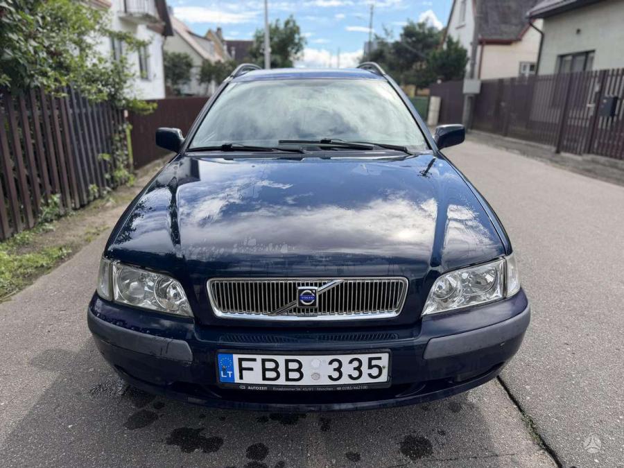 Blue Volvo V40 2001 in Kaunas, with an engine capacity of 1.87 L and mileage of 235 thousand km for 650 €, photo 4 on AUTOMOTO.COM.LV