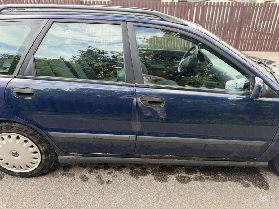 Blue Volvo V40 2001 in Kaunas, with an engine capacity of 1.87 L and mileage of 235 thousand km for 650 €, photo 6 on AUTOMOTO.COM.LV